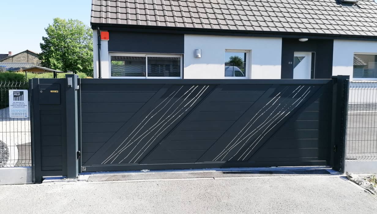 Portails coulissants sur-mesure en aluminium - Access Alu