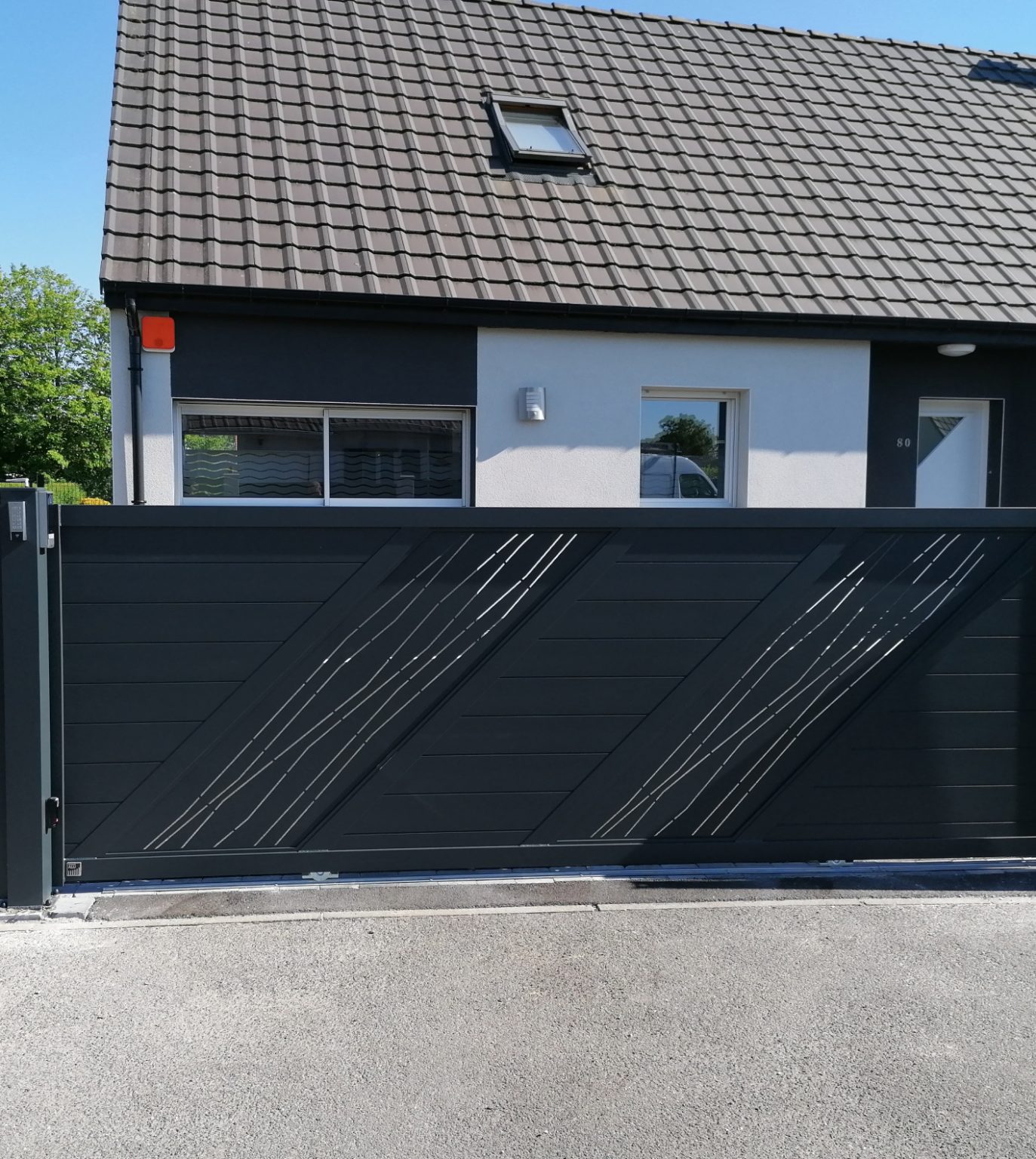 Portails coulissants sur-mesure en aluminium - Access Alu